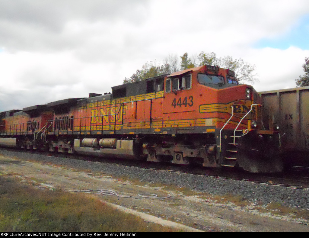 BNSF 4443 (1)